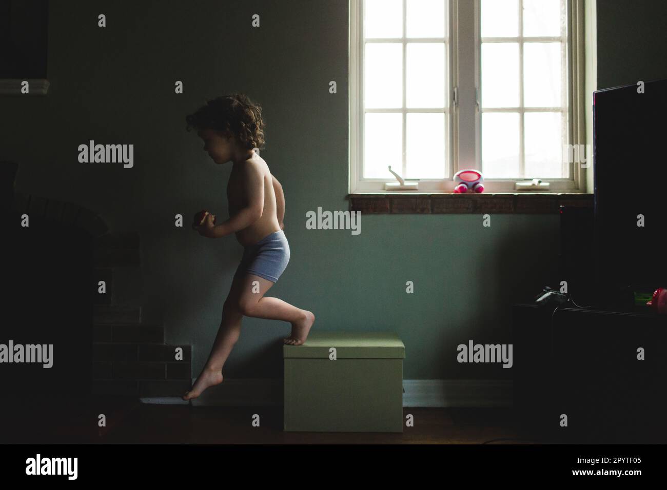 Person inside box hi-res stock photography and images - Alamy