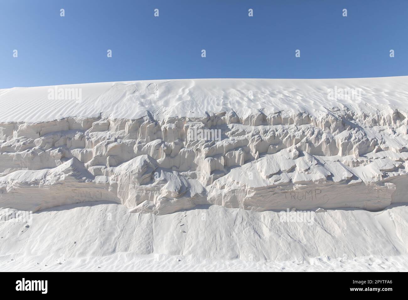 Wall of sand in White Sands National Park Stock Photo - Alamy