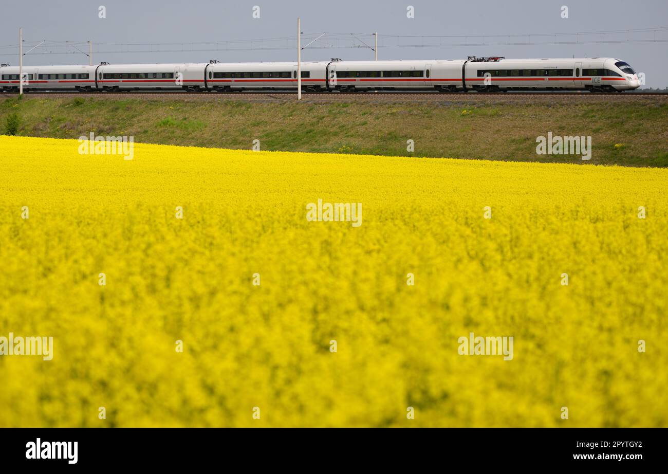 05 May 2023, Saxony, Großenhain: A Deutsche Bahn ICE train travels ...
