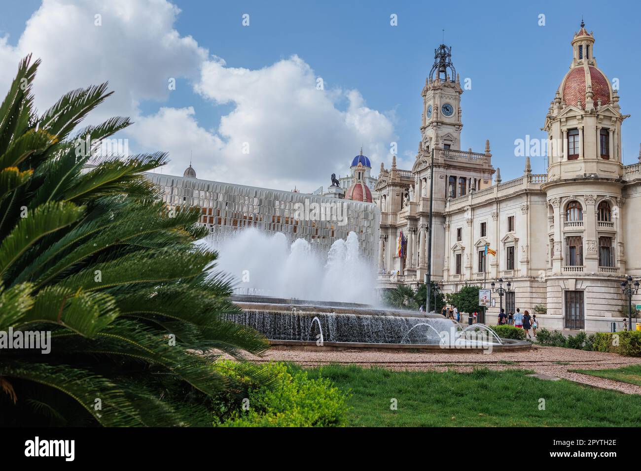 Valencia City Hall Valencia's New Plaza Del Ayuntamiento For 91 Days
