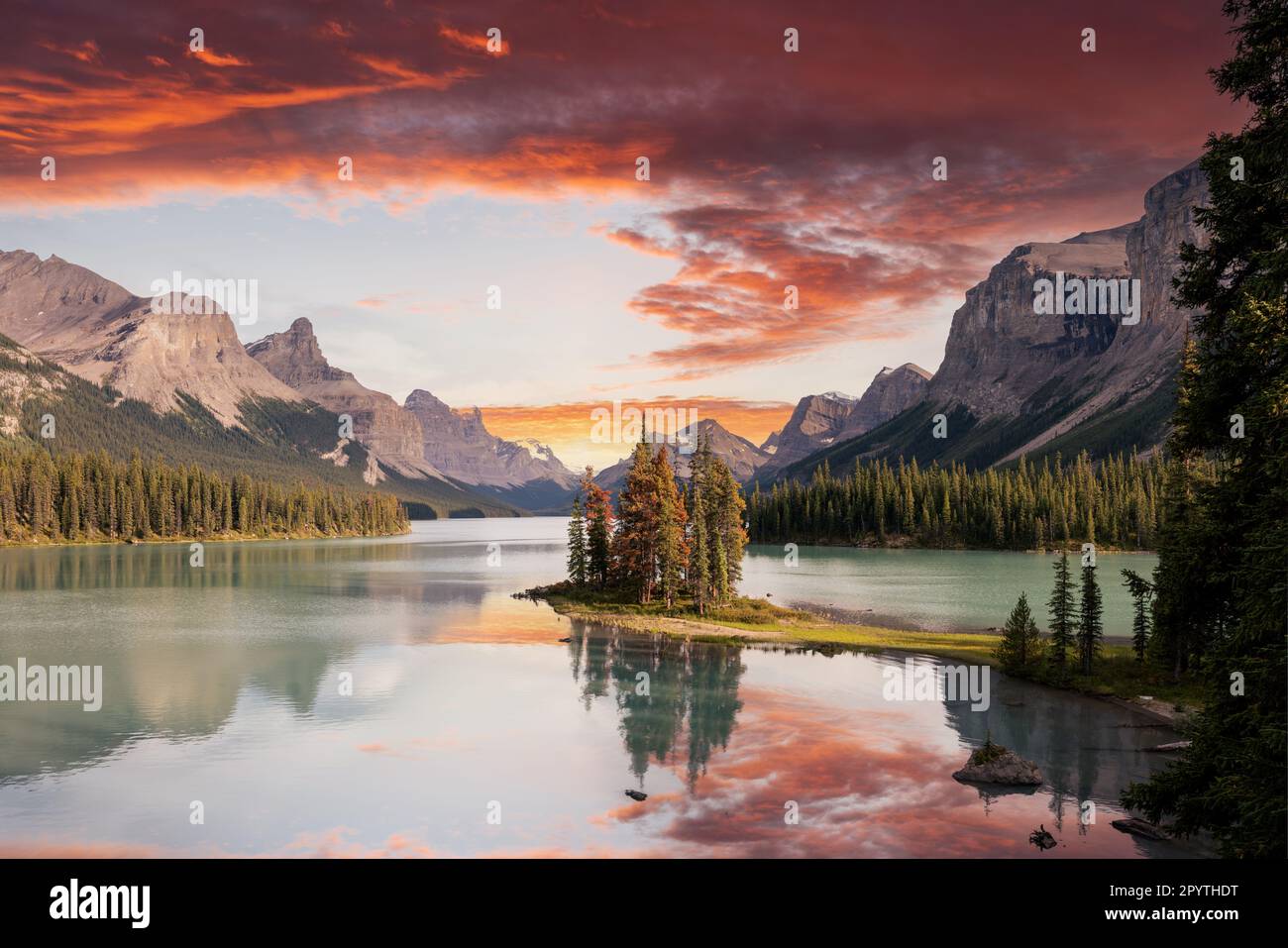 Spirit island, Maligne Lake. Dramatic sky at sunset at Jasper national ...