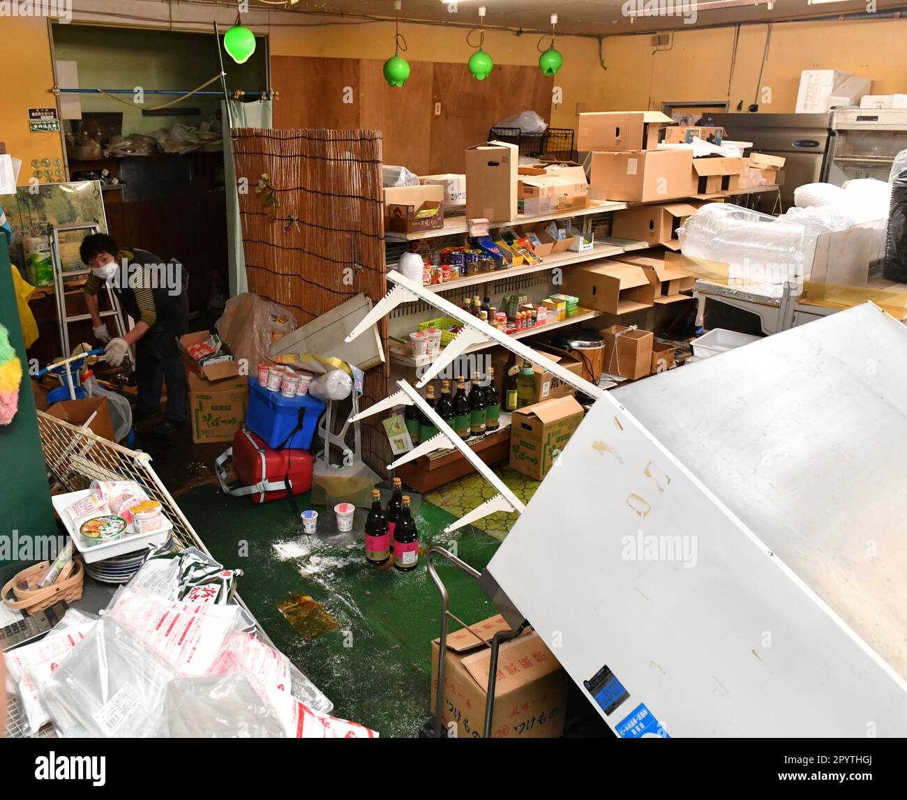 A photo shows cluttered grocery store caused by massive earthquake in ...