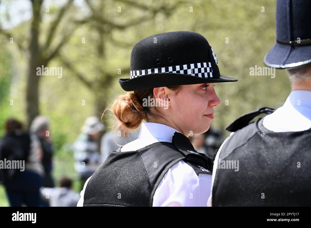 Police female uniform london hi-res stock photography and images - Alamy
