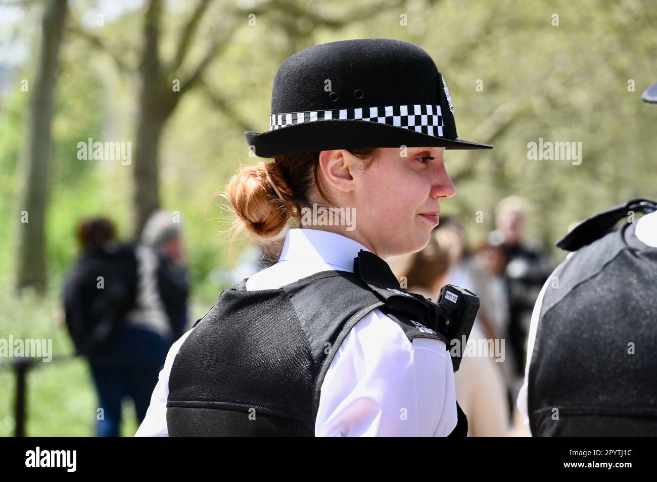 Female Police Officer, The Mall, London, UK Stock Photo - Alamy