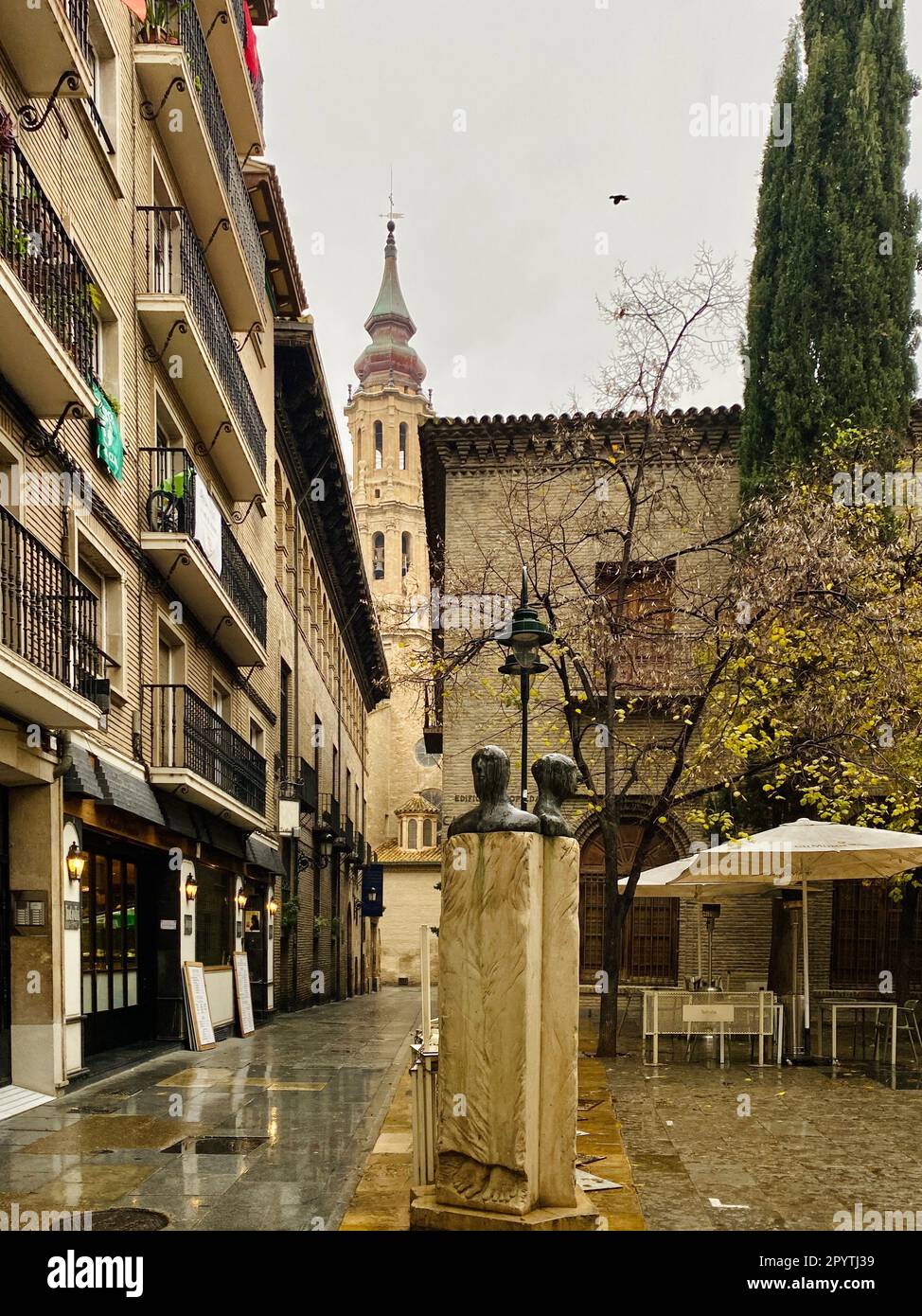 Bustling pathway hi-res stock photography and images - Alamy