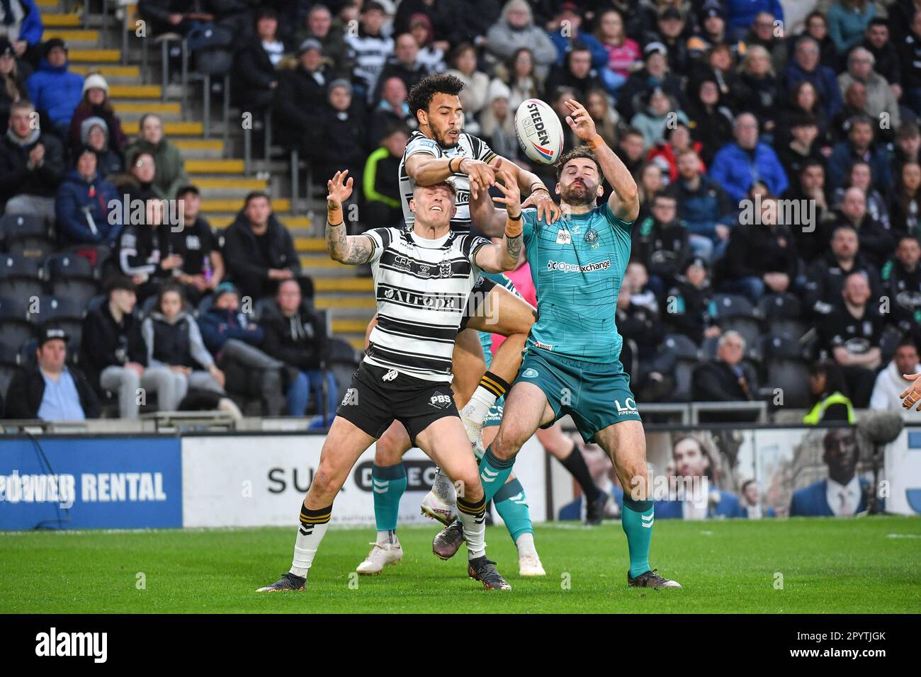 Hull, England - 4th May 2023 - Liam Sutcliffe and Darnell McIntosh of ...