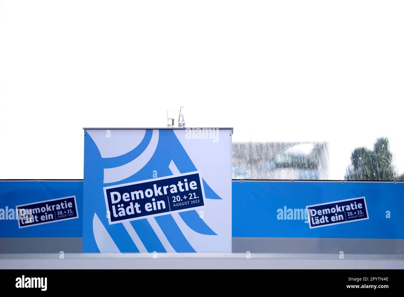 Podest at the Open Day under the motto Democracy invites the federal ...