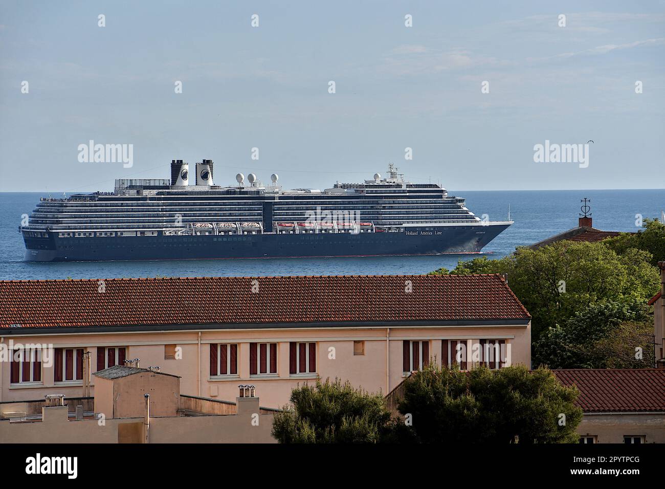 The Oosterdam cruise liner of the Holland America Line shipping company ...