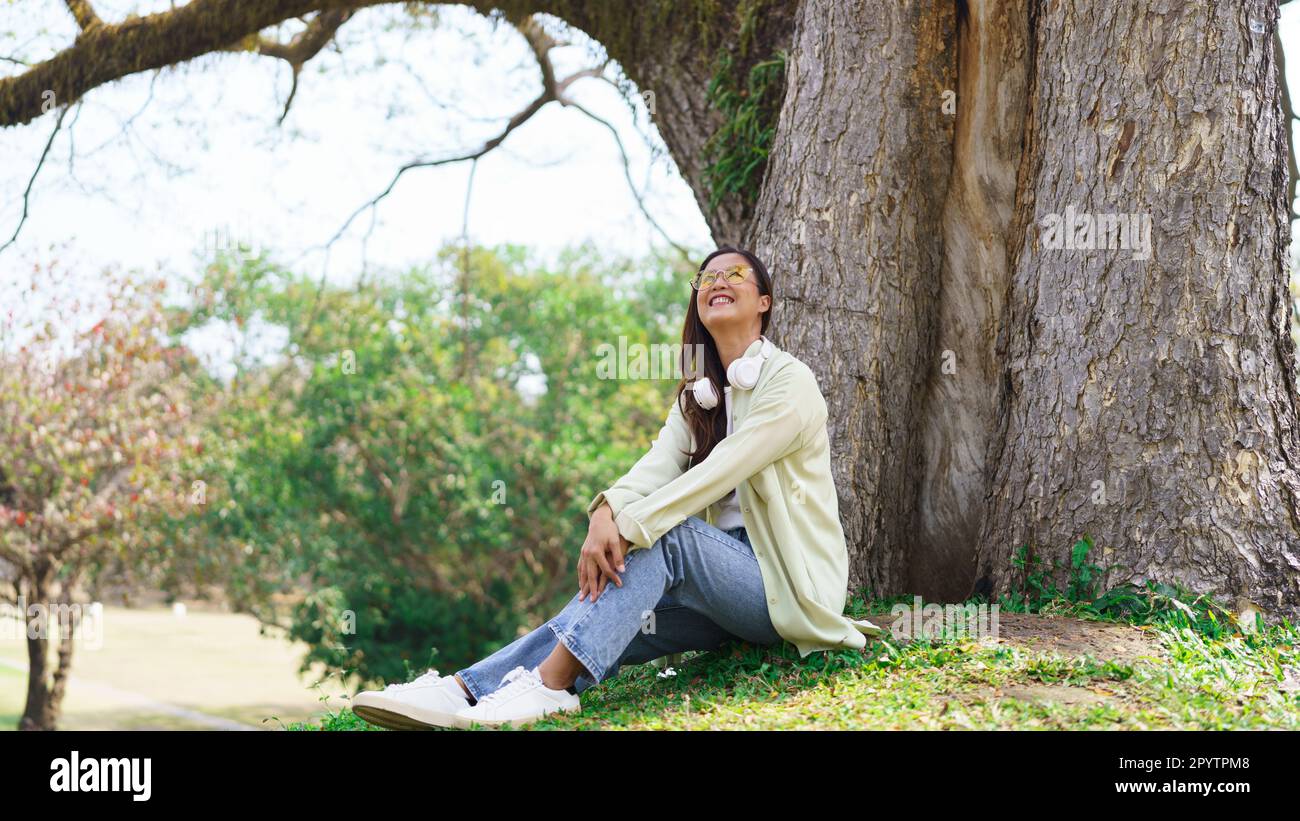Beautiful asian woman sitting under hi-res stock photography and images ...