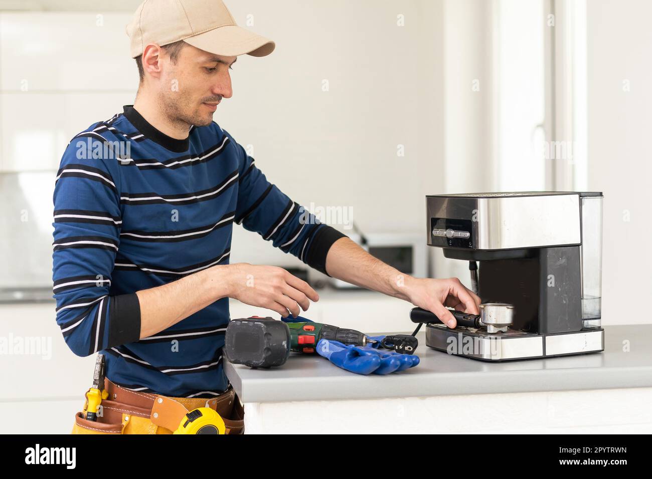 Repairs the coffee machine hi-res stock photography and images - Alamy