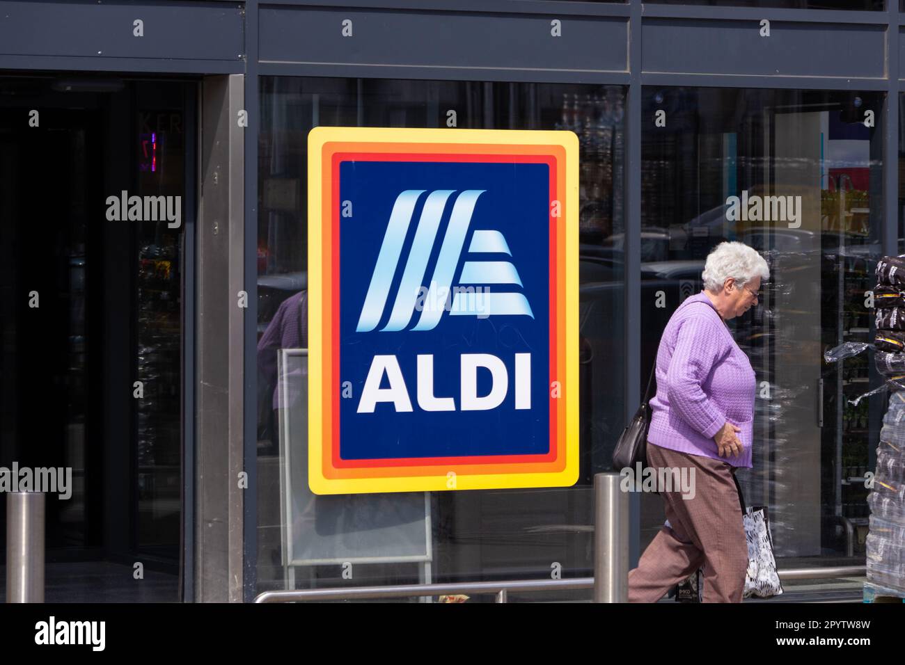 Aldi store uk hi-res stock photography and images - Alamy