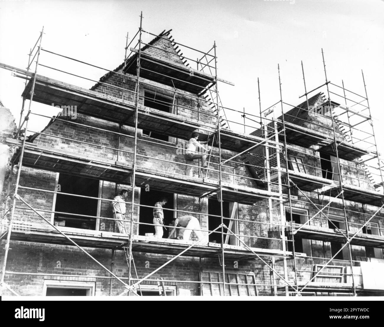 Reconstruction and renovation of the houses in the Dutch Quarter in ...