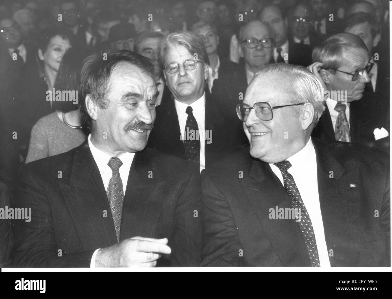 27 10 1994 hi-res stock photography and images - Alamy