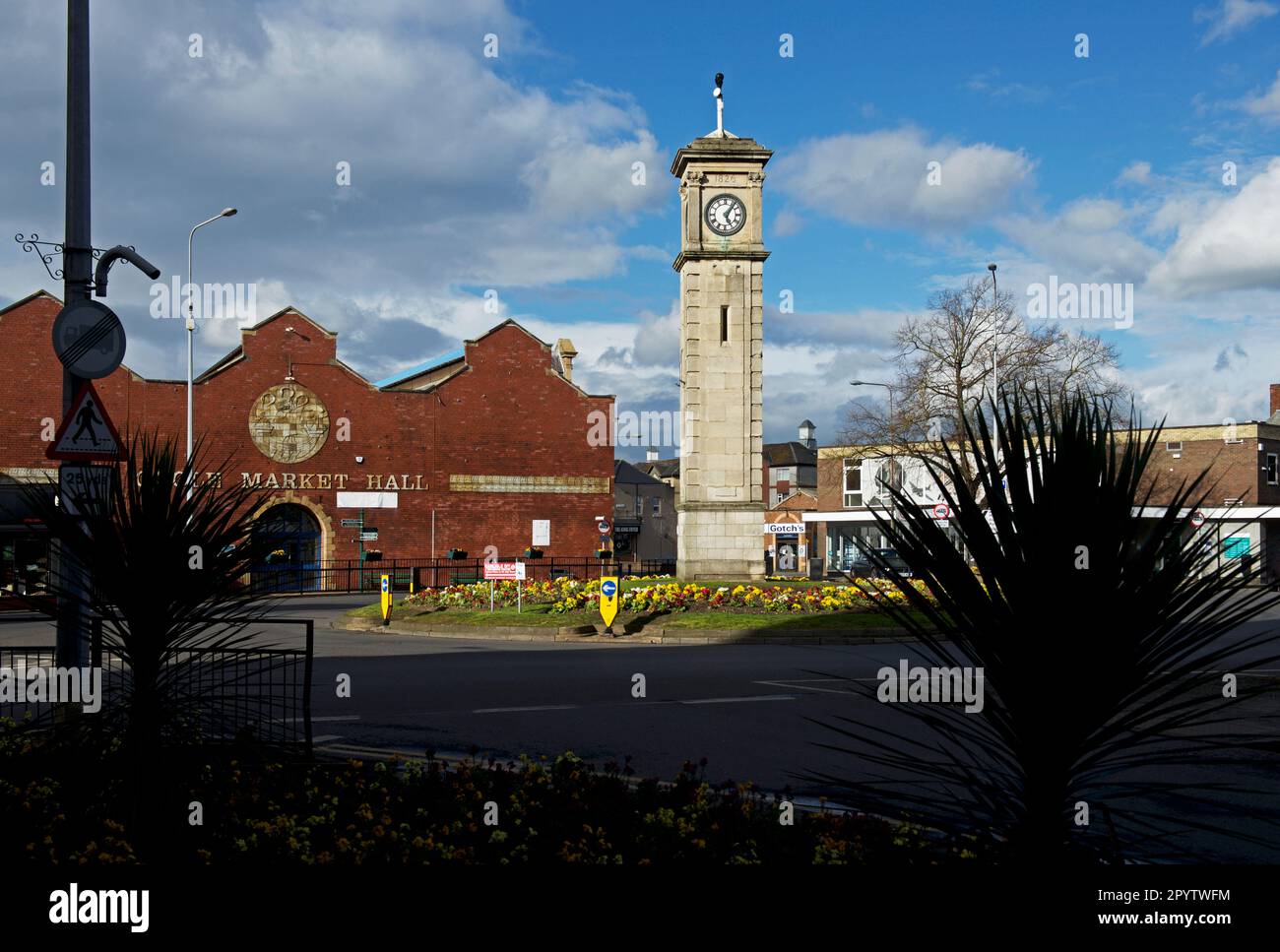 The centre of Goole, with rhe market hall and clocktower roundabout ...