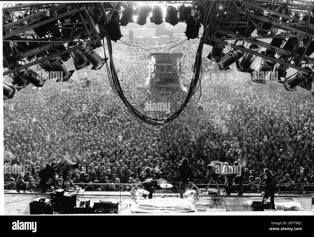 "Over several days, the ""Rock and Song Summer of the FDJ 89"" took place at the Trapprennbahn ...