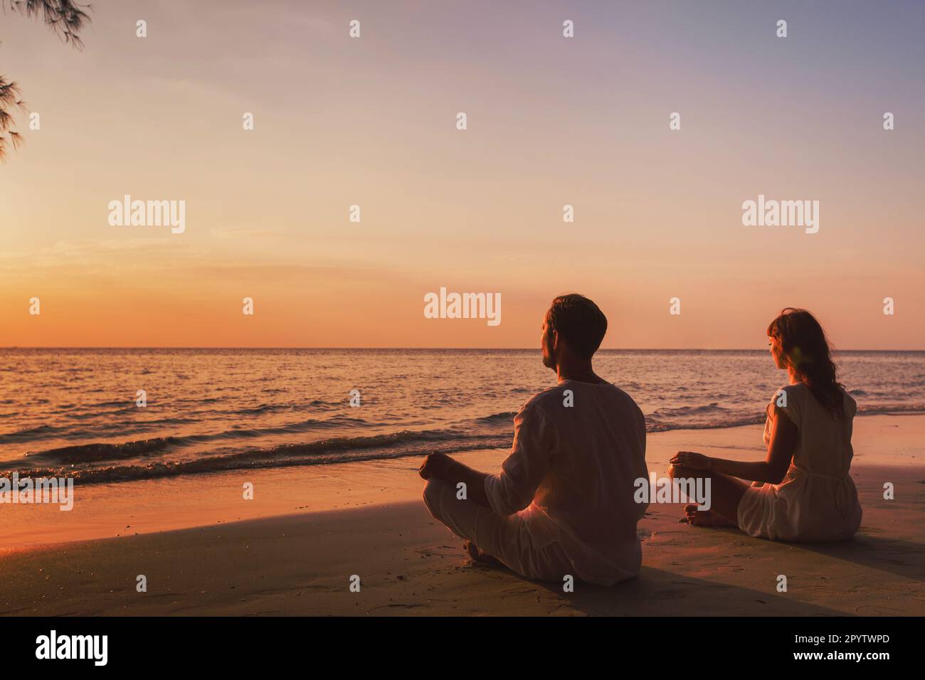 Mindful meditation group hi-res stock photography and images - Alamy
