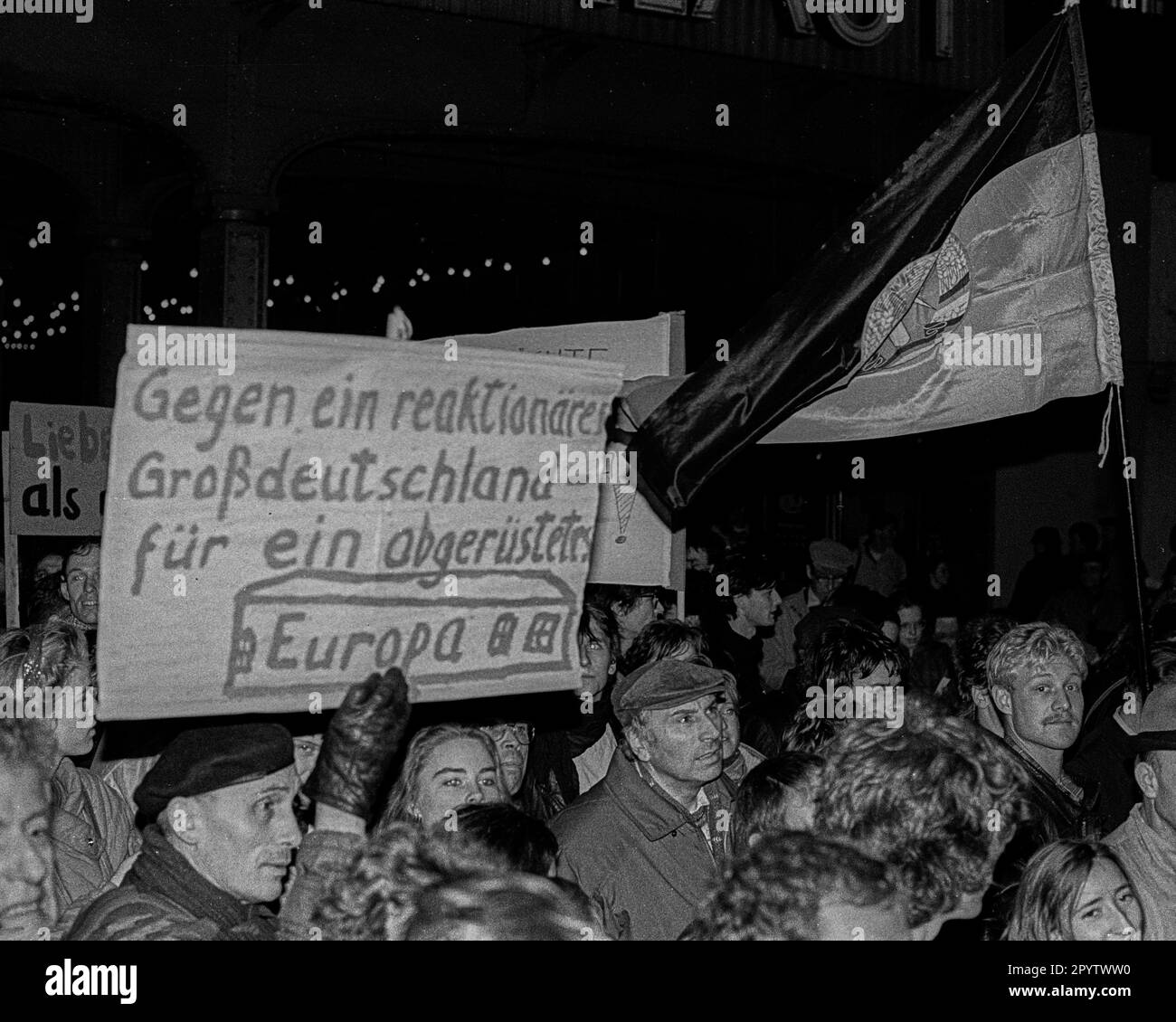 Reunification of germany 1989 1990 hi-res stock photography and images ...