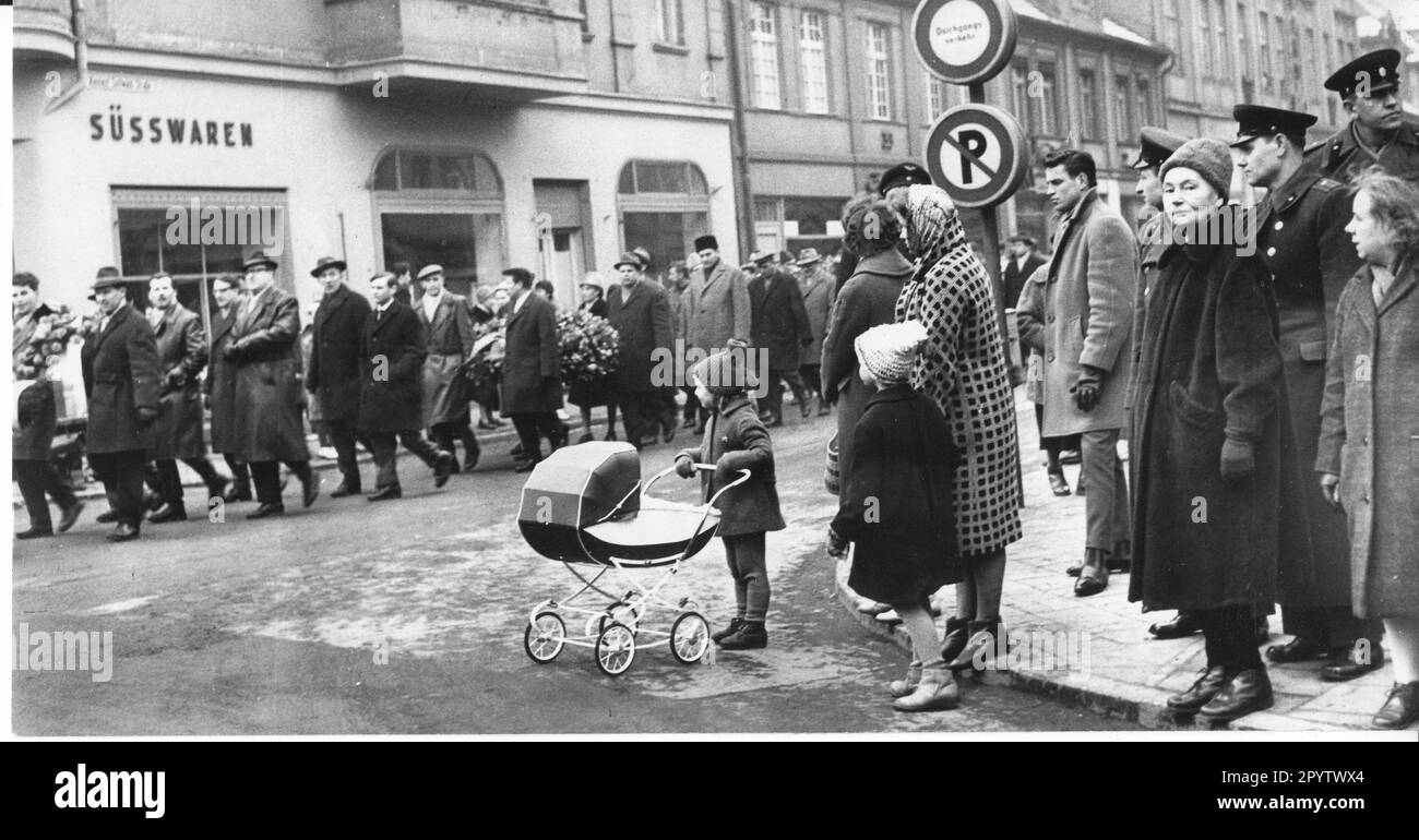 Demonstration procession through Klement-Gottwald-Strasse (today ...