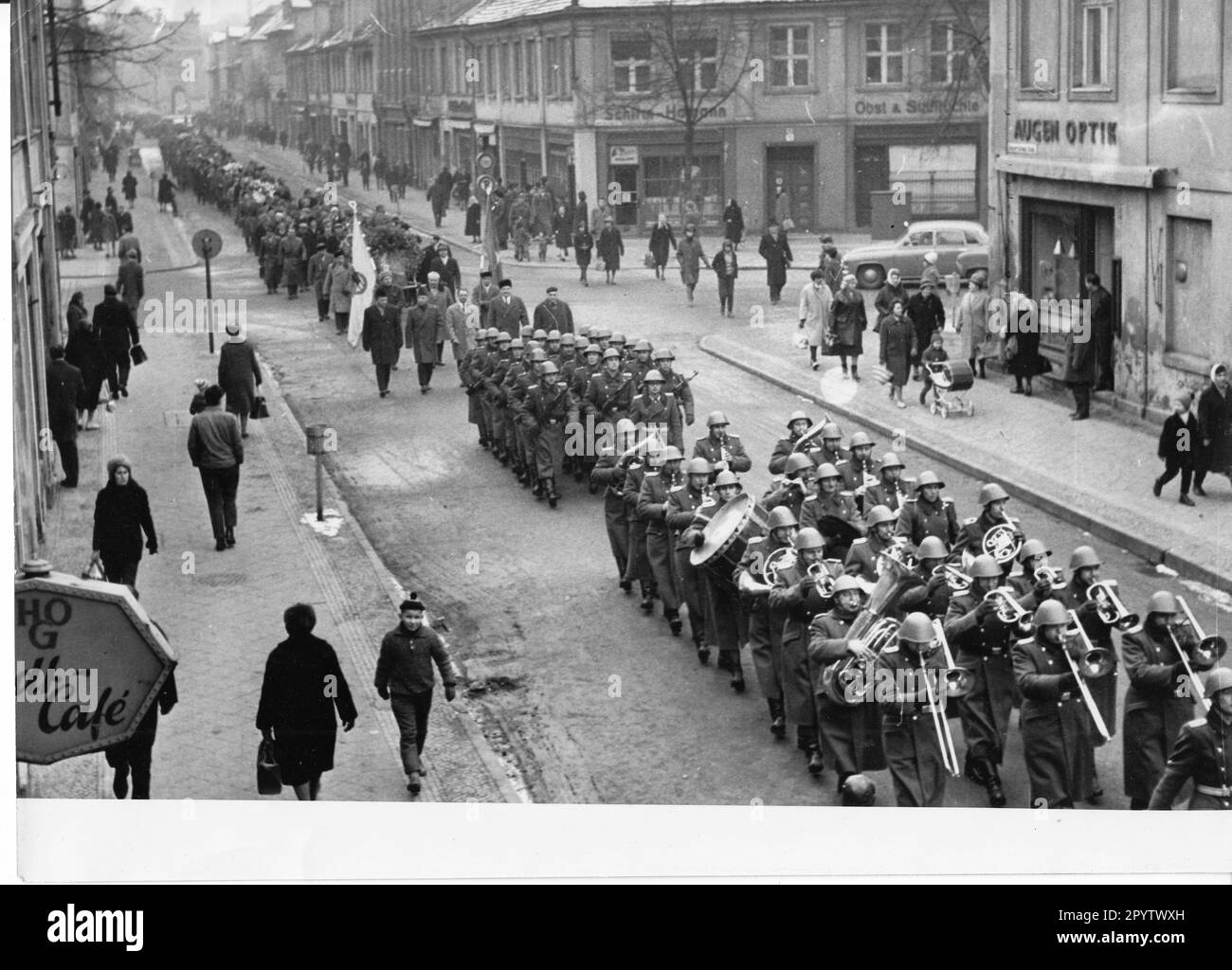 Demonstration procession through Klement-Gottwald-Strasse (today ...