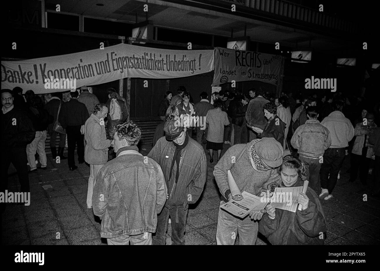 GDR, Berlin, Jan. 26, 1990, protests in front of the Palace of the ...