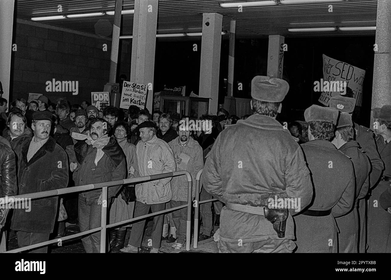 GDR, Berlin, Jan. 15, 1990, occupation of the Stasi headquarters in ...