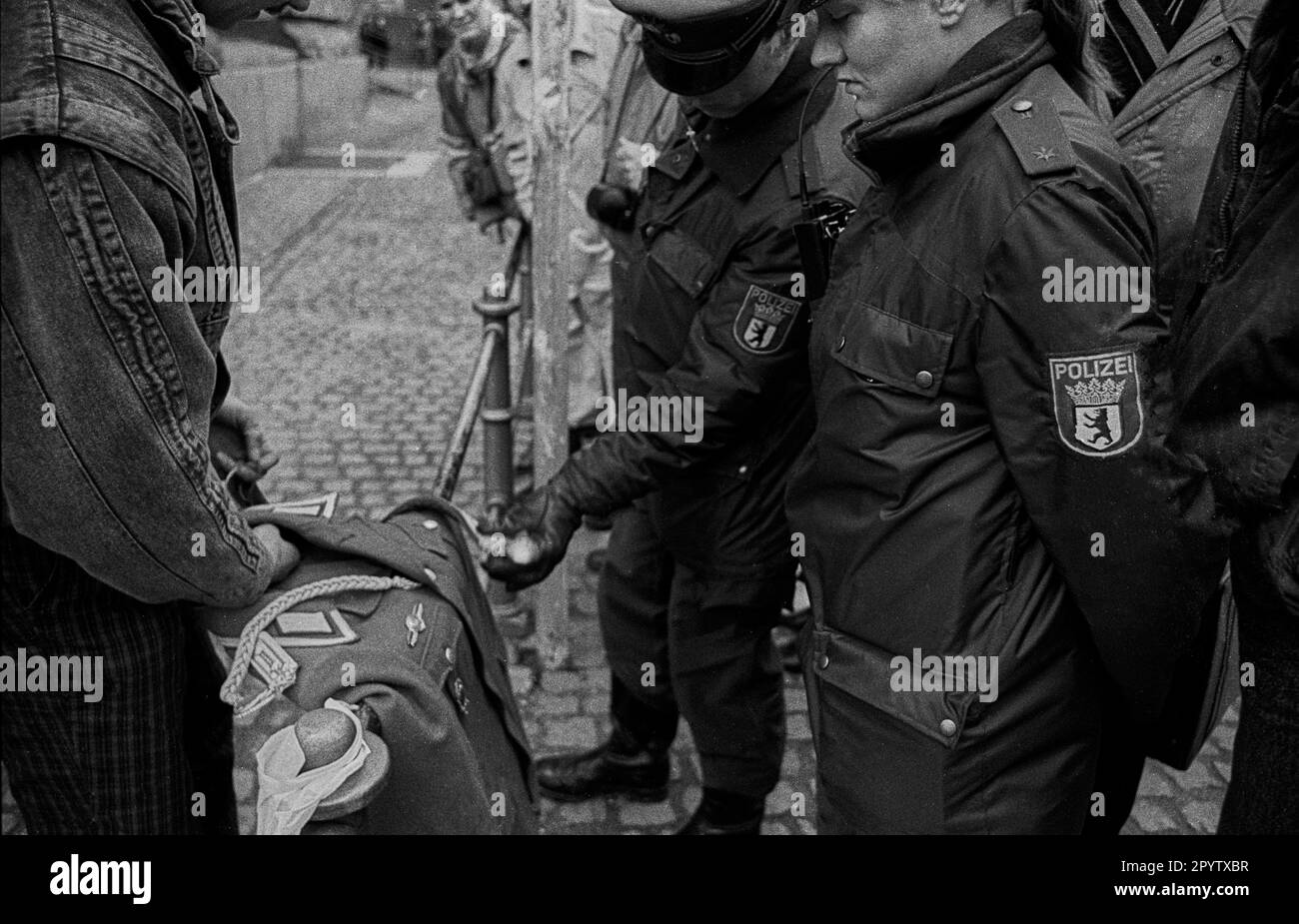 Ddr uniform police hi-res stock photography and images - Alamy