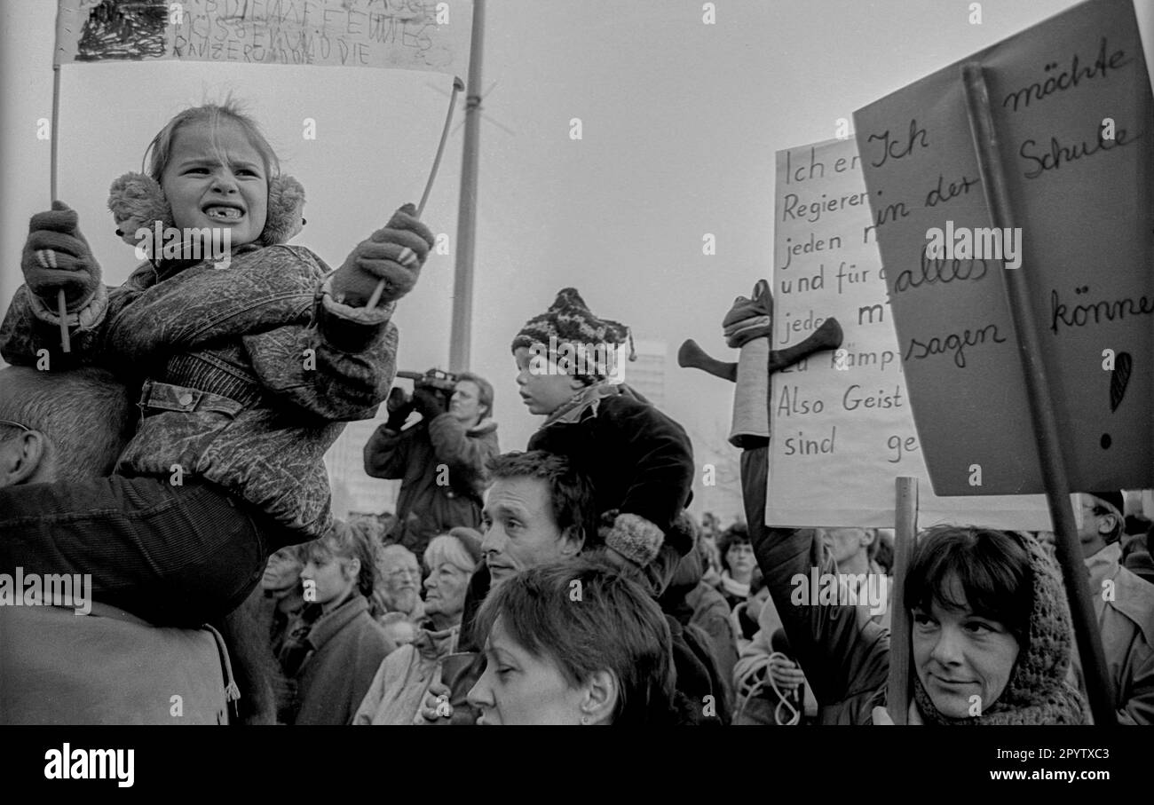GDR, Berlin, 19.11.1989, demonstration on November 19, '89: rally on ...