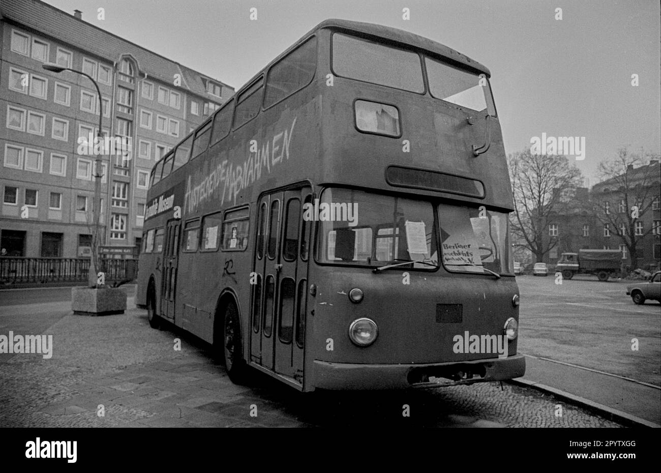 GDR, Berlin, Jan. 9, 1990, museum bus at the Volksbühne: the mobile ...