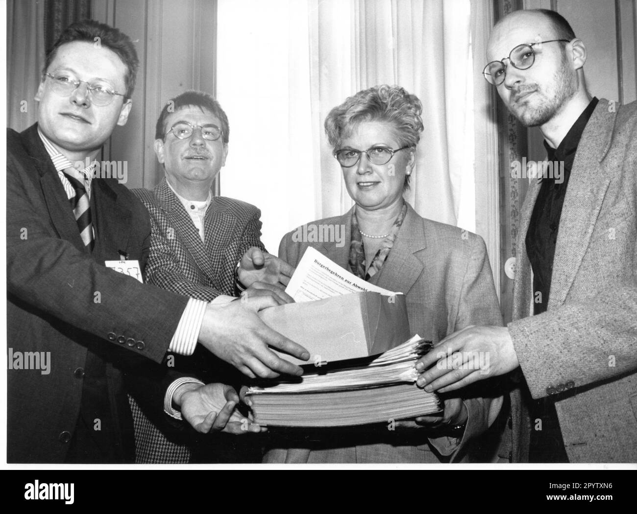 03 05 1998 hi-res stock photography and images - Alamy