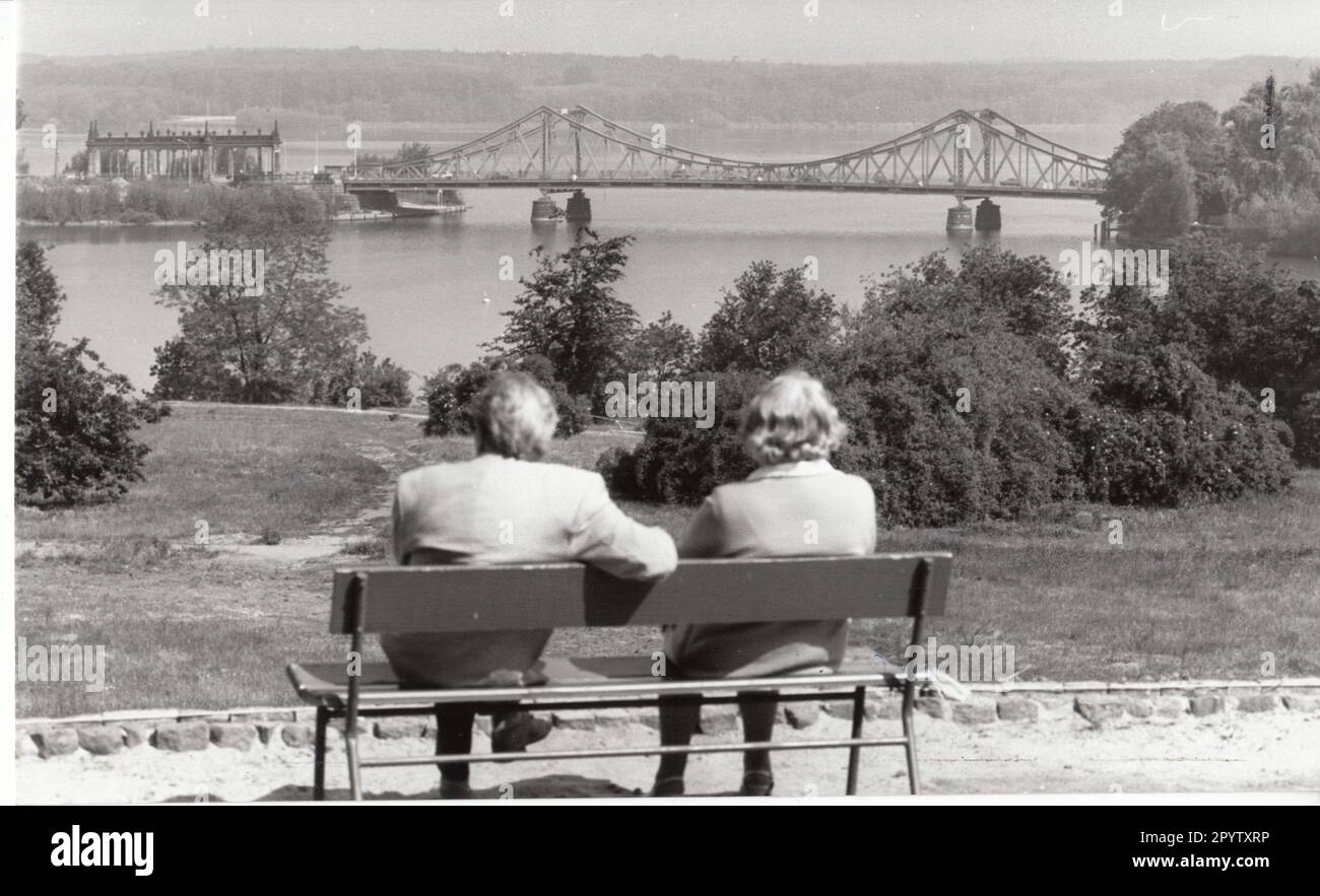 Border on glienicke bridge hi-res stock photography and images - Alamy