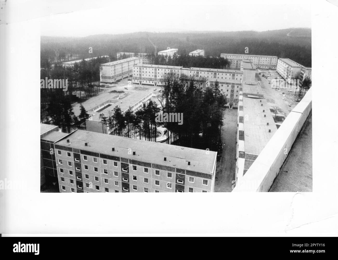 Construction new apartments in Black and White Stock Photos & Images ...