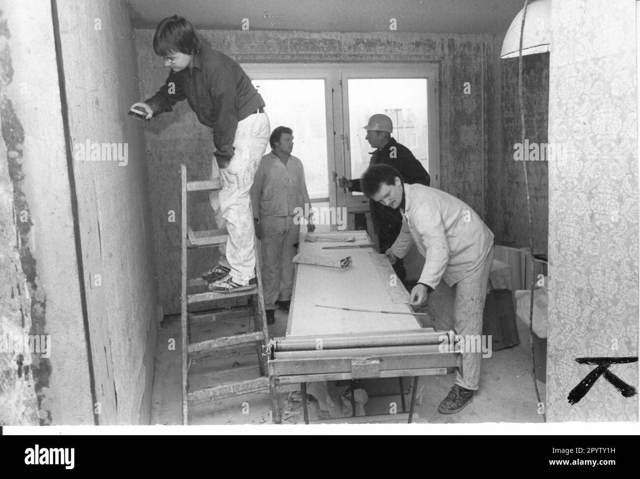 "Final work by the ""Solidarity"" youth brigade of the Potsdam housing ...