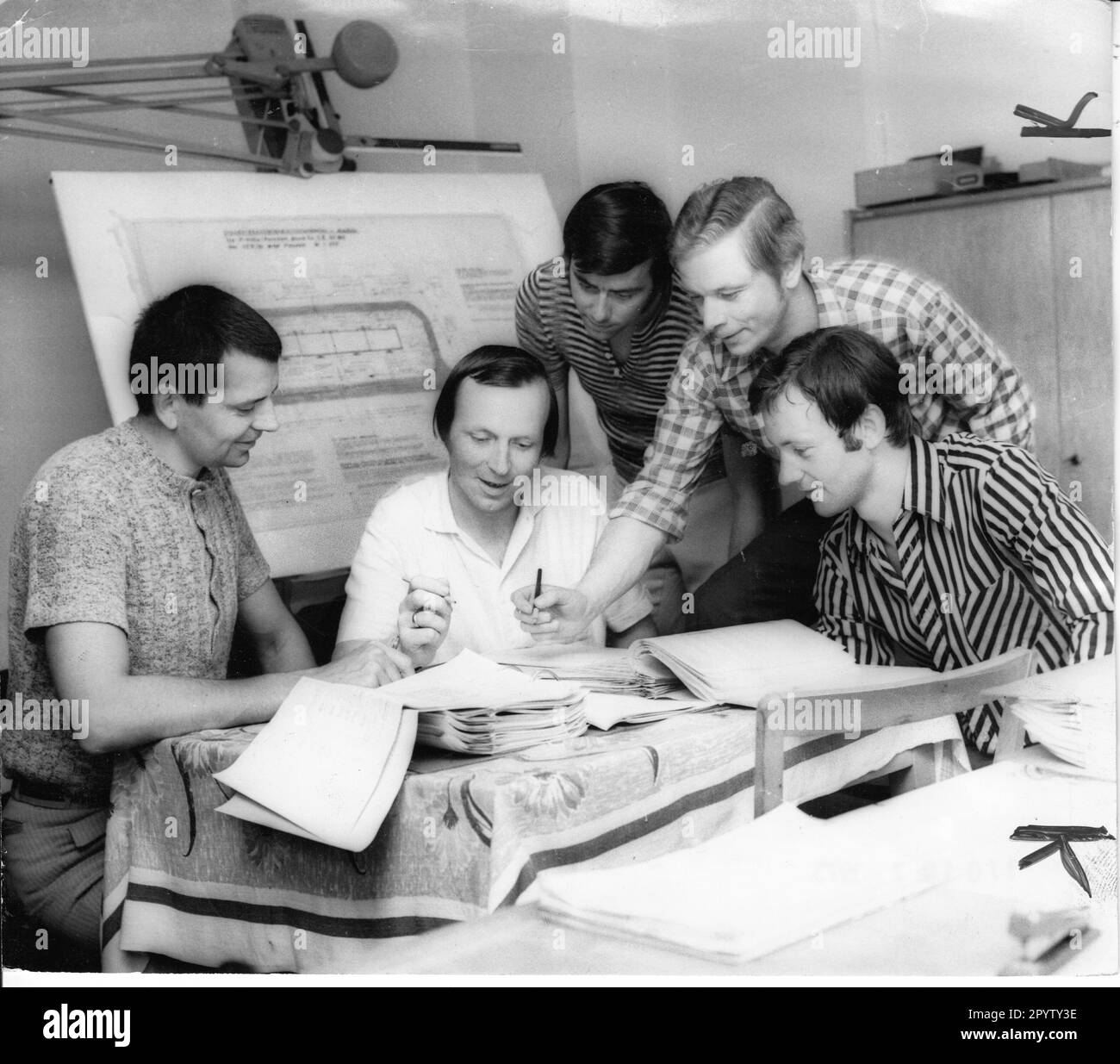 The members of the KDT (Chamber of Technology) work with the ...