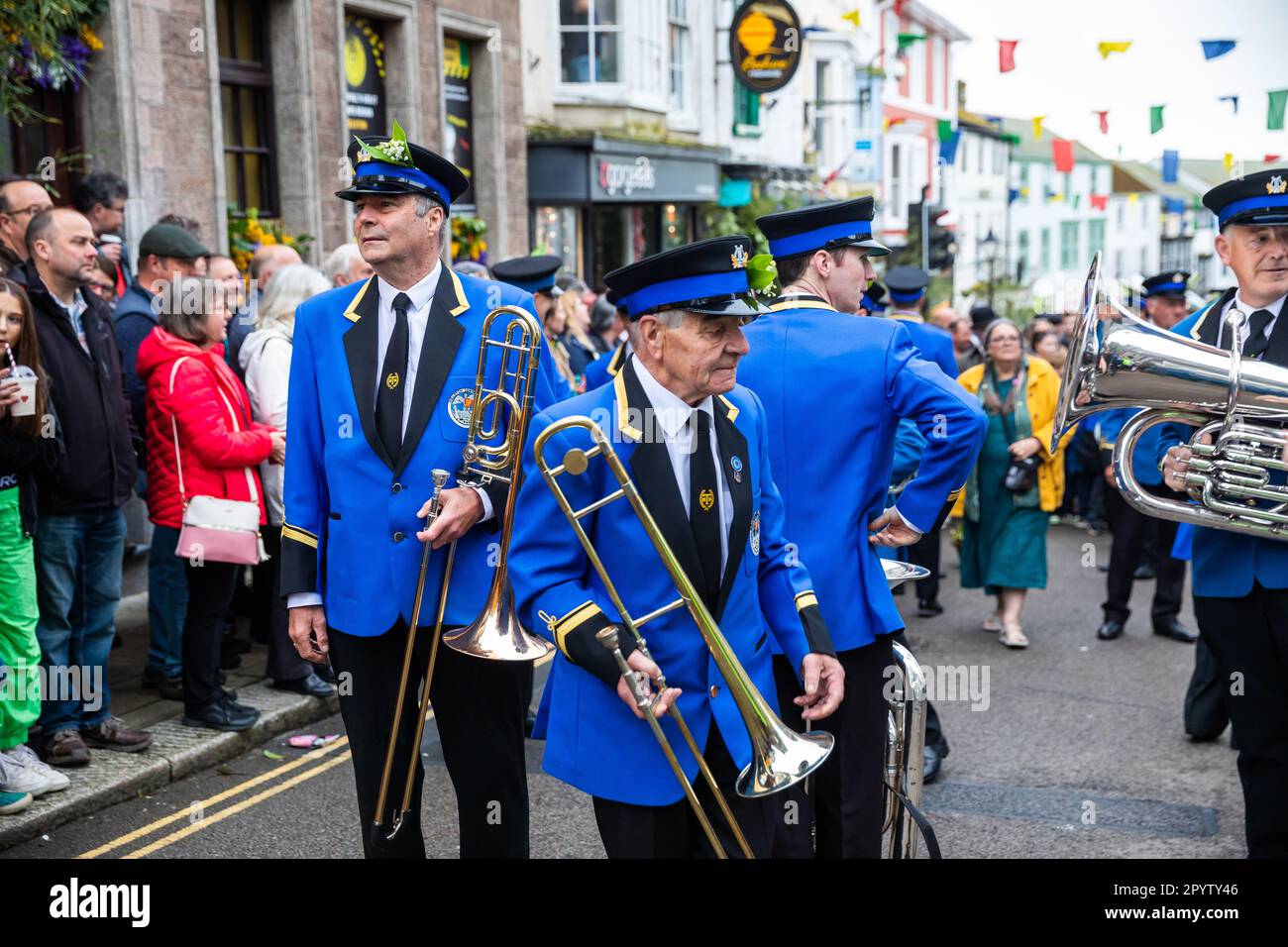 Helston floral dance hi-res stock photography and images - Alamy