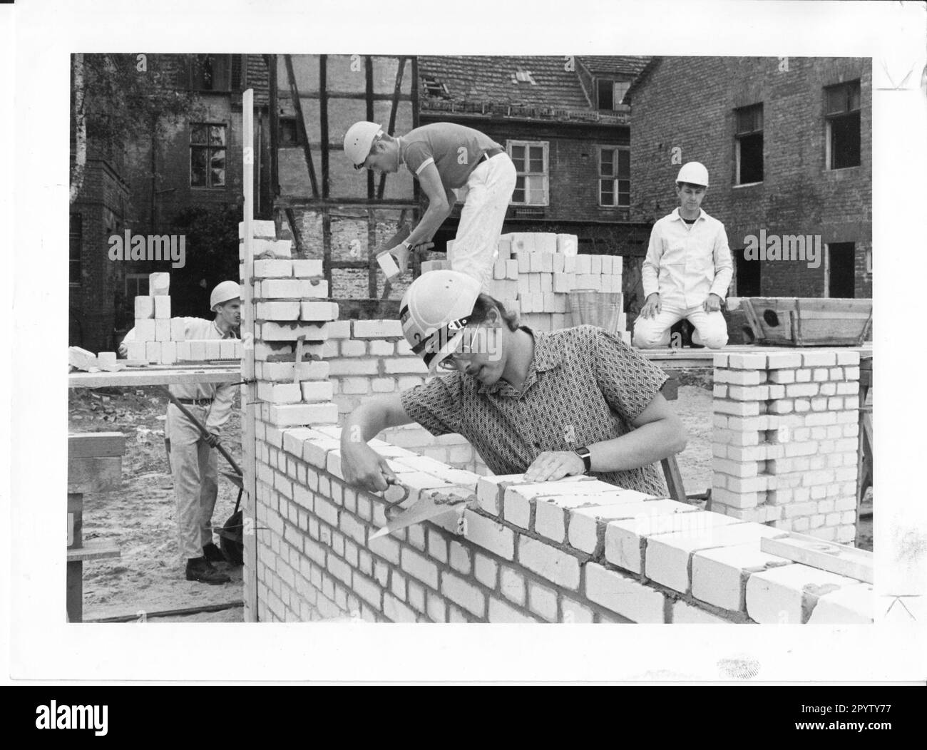 Bricklayers competition hi-res stock photography and images - Alamy
