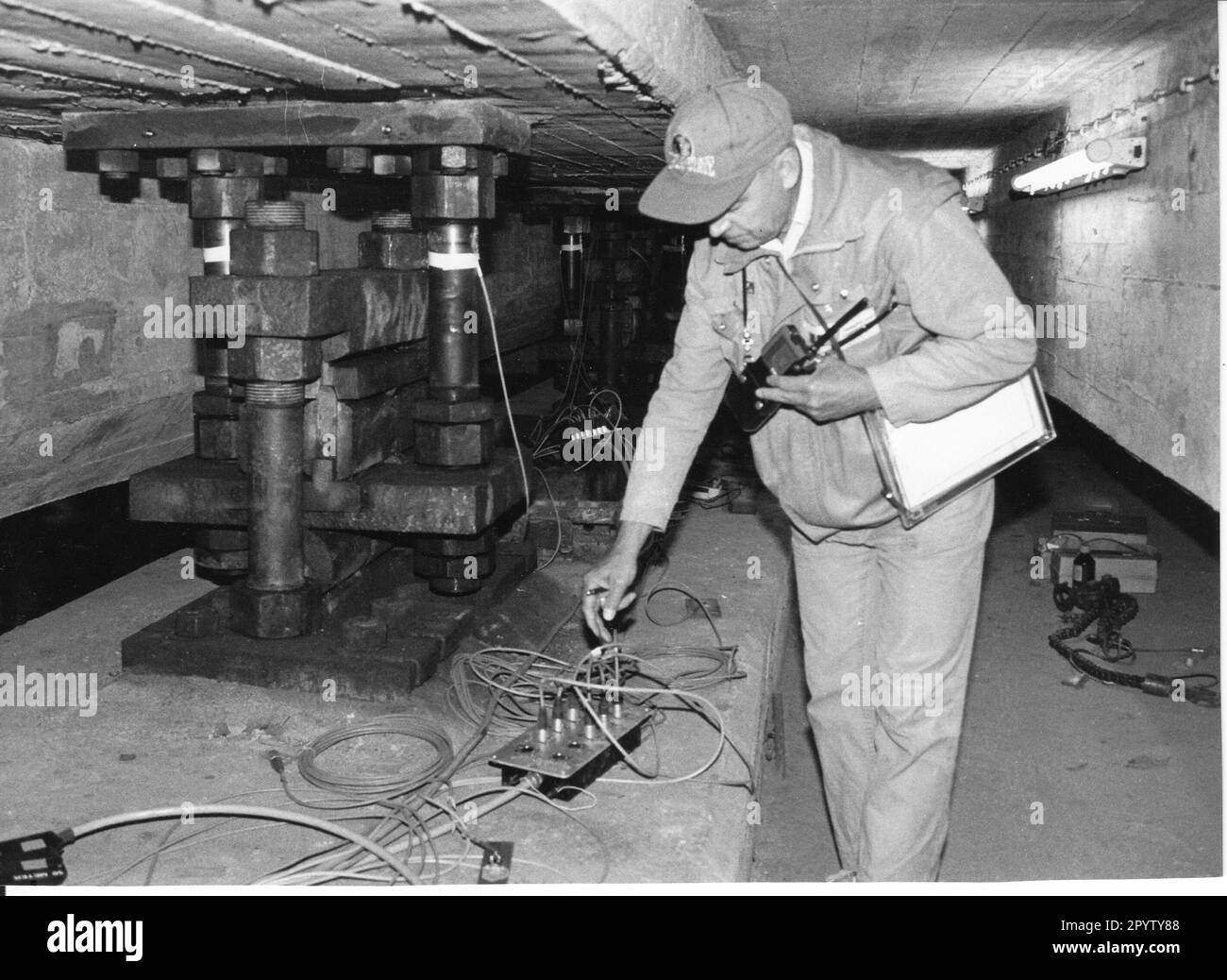 Load capacity test hi-res stock photography and images - Alamy