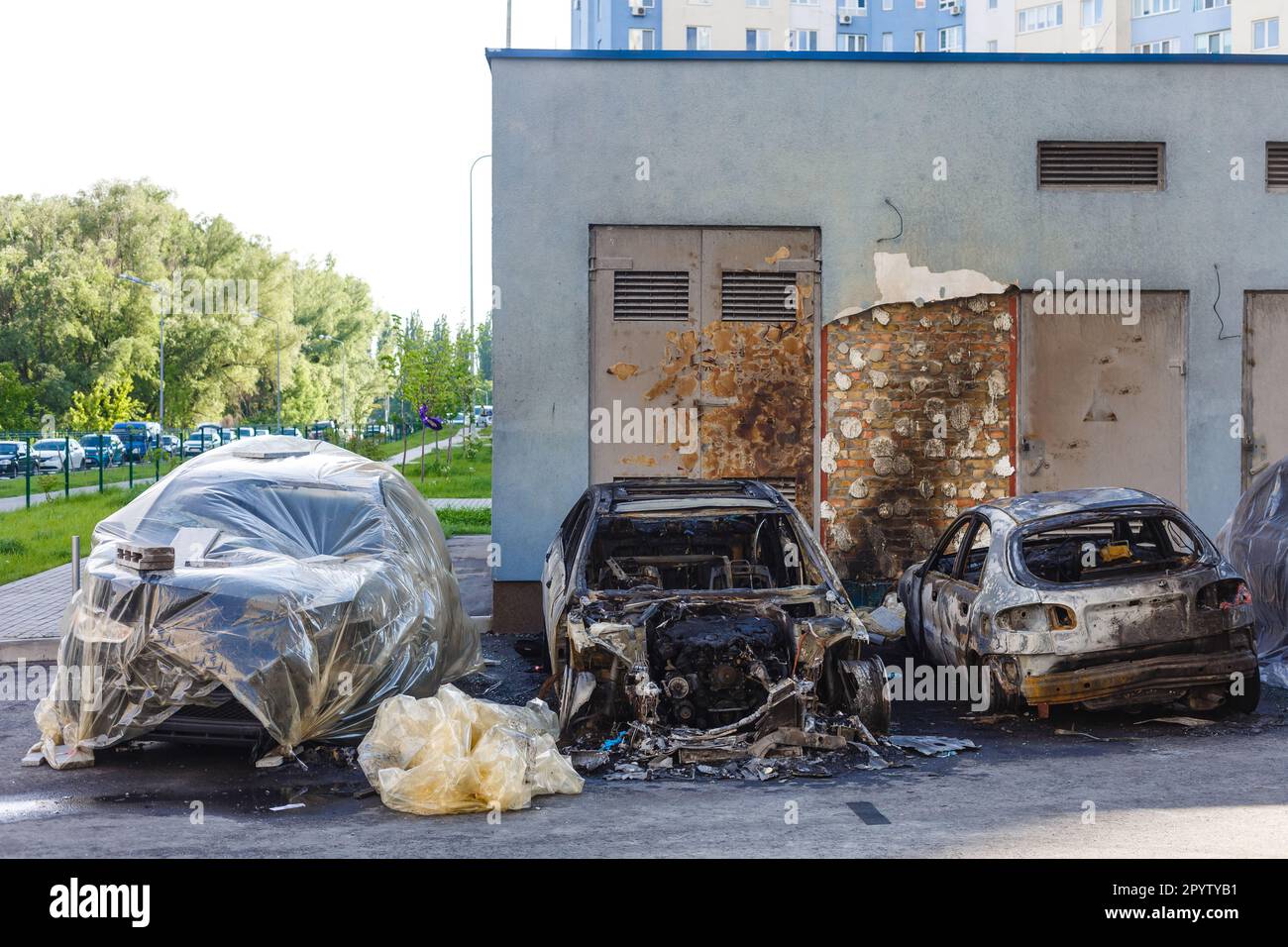 Burnt cars on the street in the city Stock Photo - Alamy
