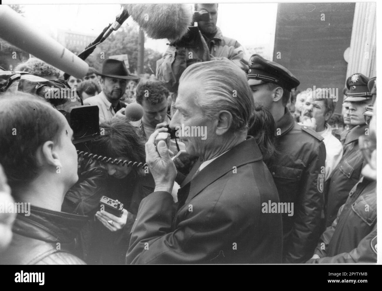 Berlin Premnitz textile workers demonstrate in front of the ...