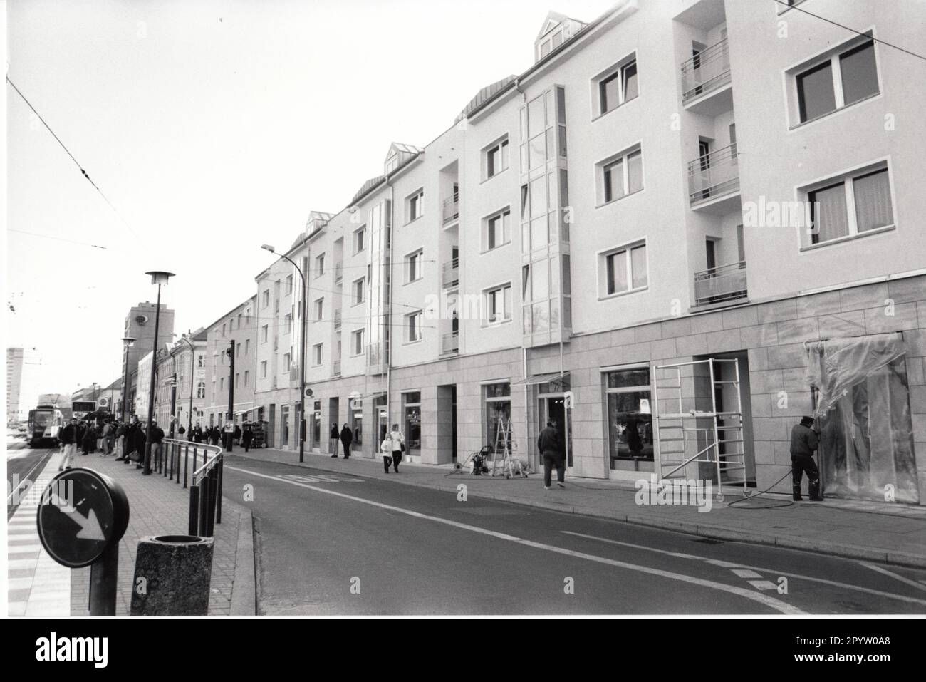 Redesigned row of stores on the west side, Friedrich-Ebert-Str.Foto:MAZ ...