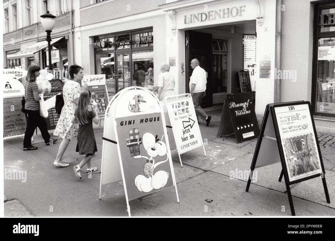Entrance to the Lindenhofpassage/shopping arcade on Brandenburger ...
