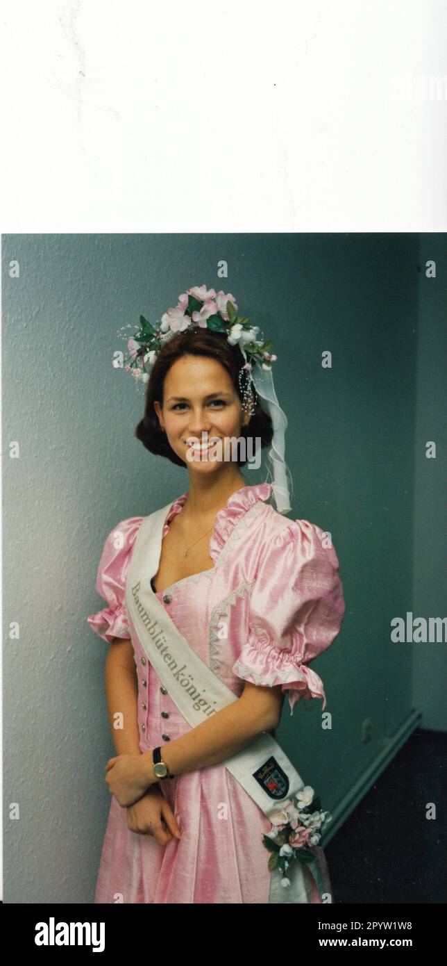 Queen monique hi-res stock photography and images - Alamy