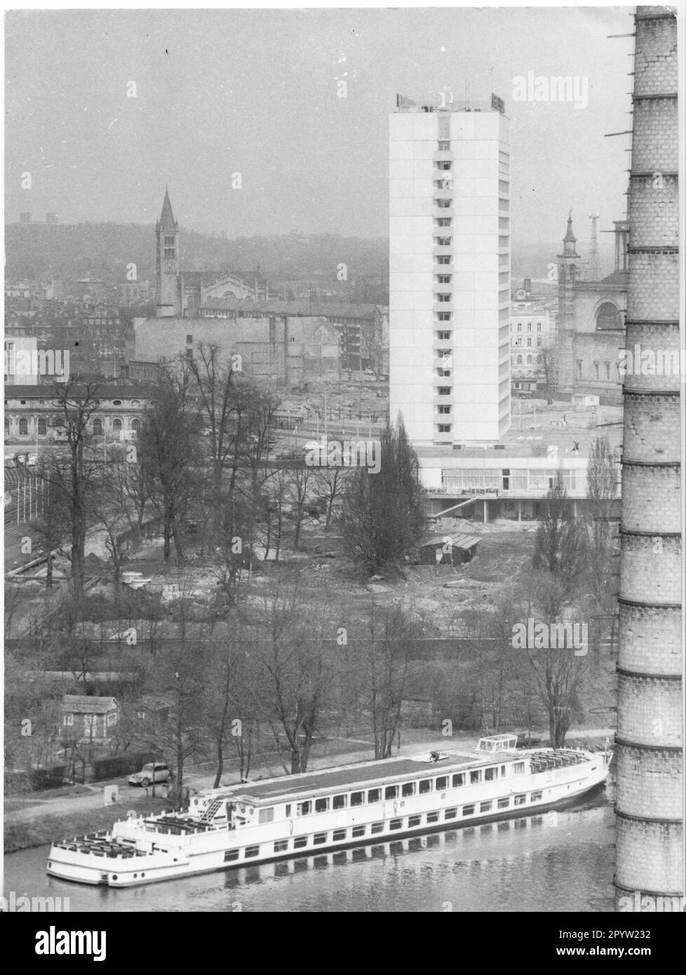 Potsdam the Interhotel after completion in 1970 View of a passenger ...