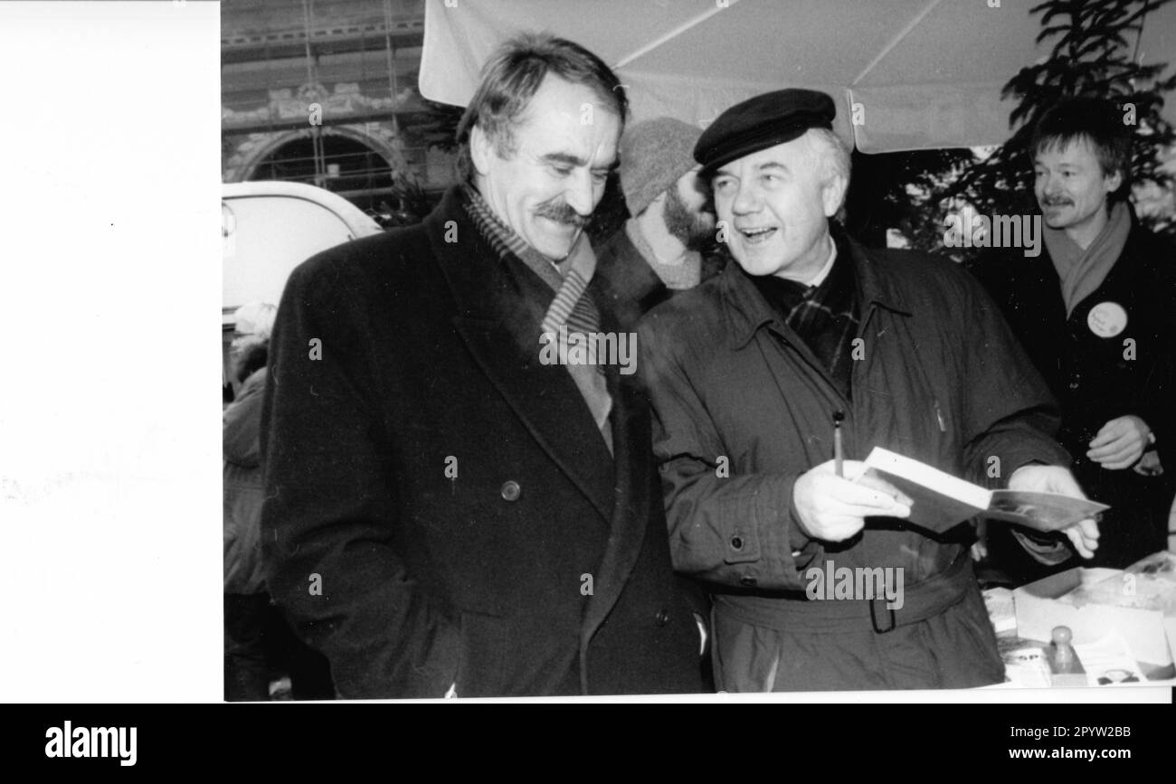 27 11 1993 hi-res stock photography and images - Alamy