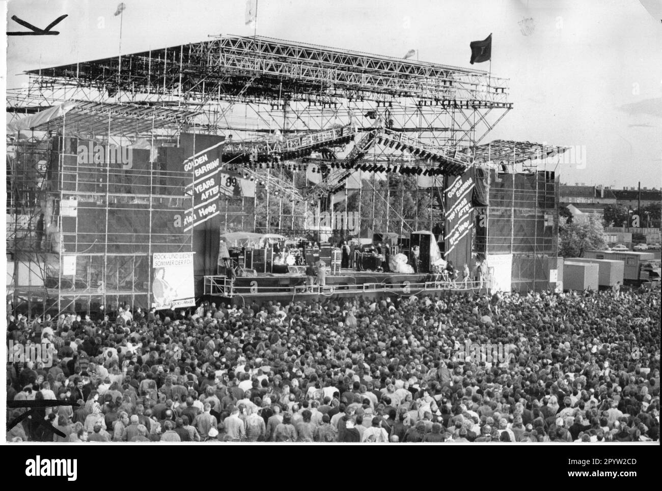 "Berlin Rock and Song Summer of the FDJ 1989 the first open-air concert in Weißensee with 45 000 ...