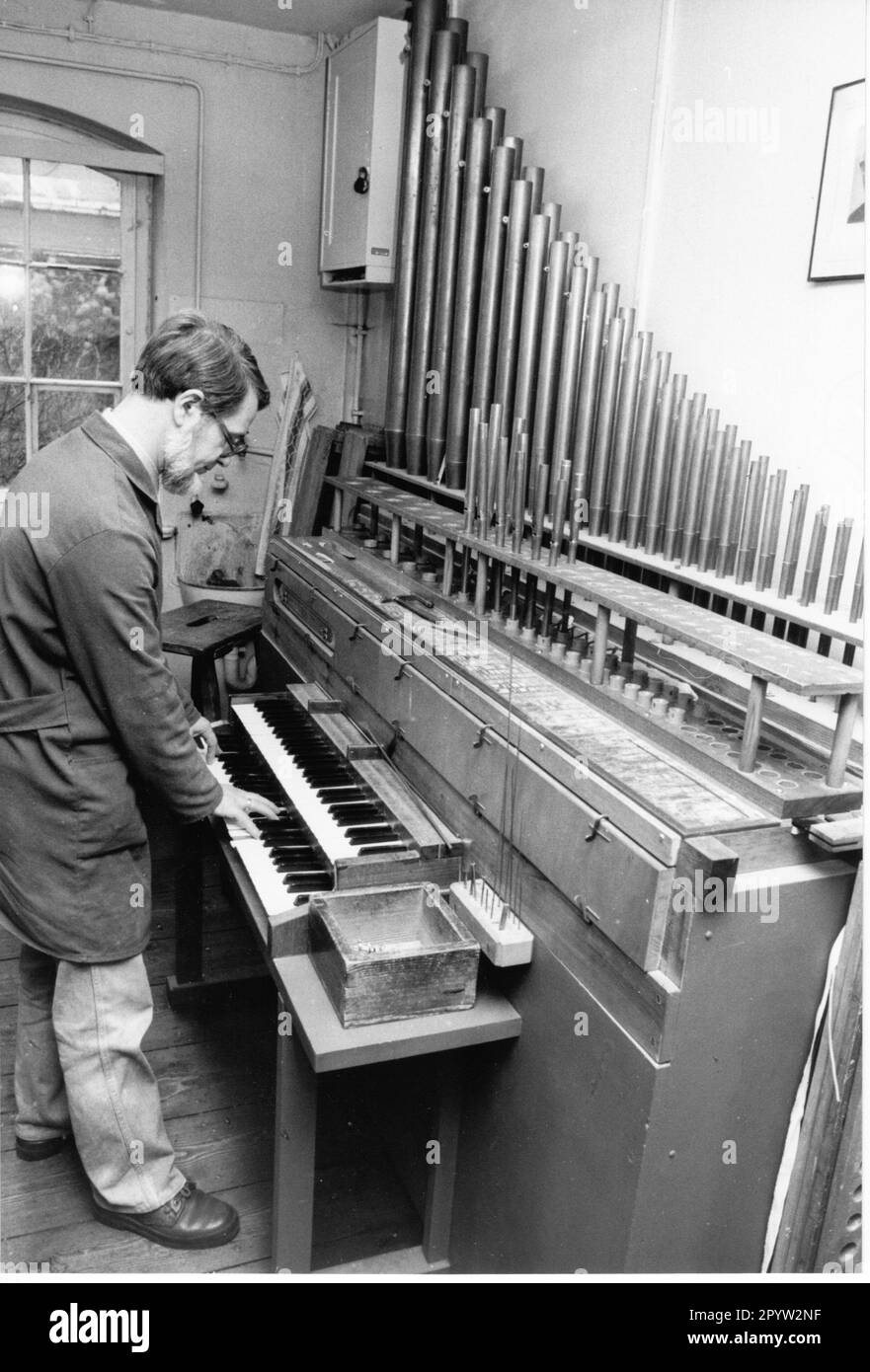 In the workshop of organ builder Schuke Potsdam: organ builder Fritz ...