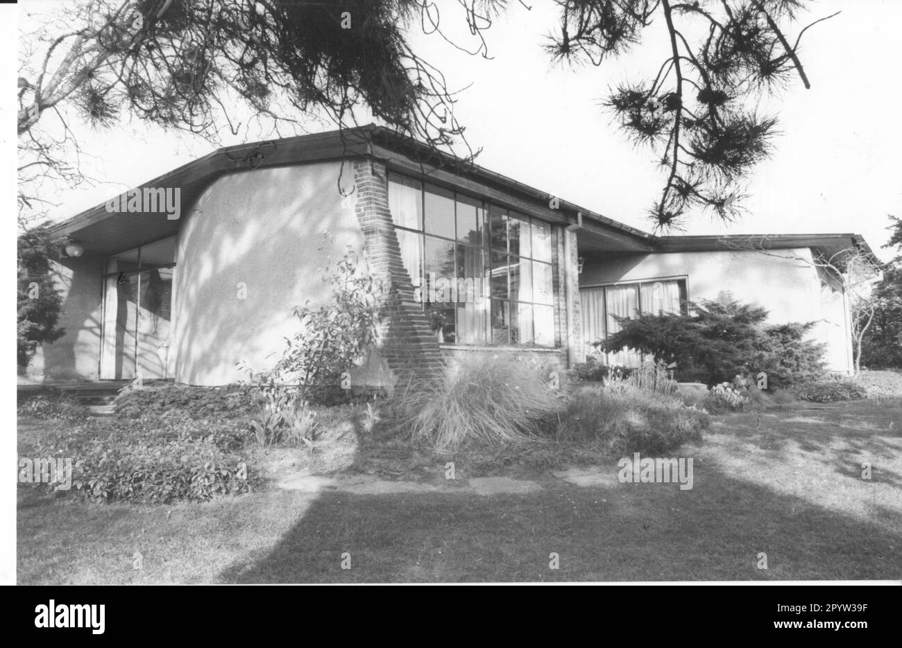 "The ""Mattern House"" at Florastrasse 53 in Bornim, designed by ...