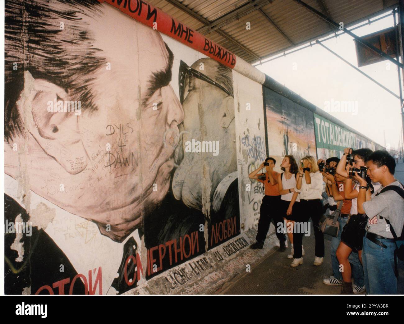 "Berlin Wall. East Side Gallery on Mühlenstrasse. A 1.3 kilometer long ...