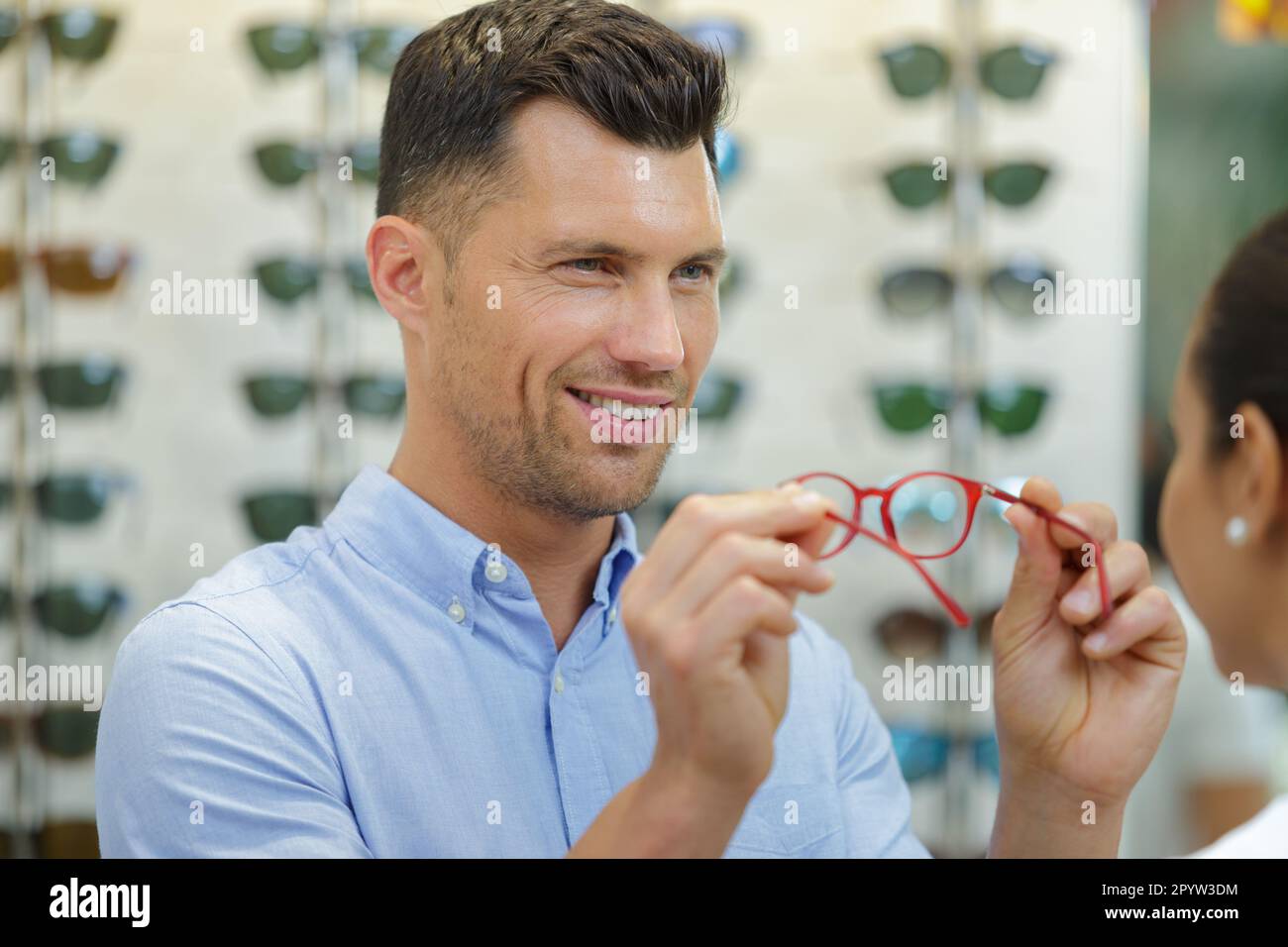 Vision optics optic advertisement hi-res stock photography and images ...
