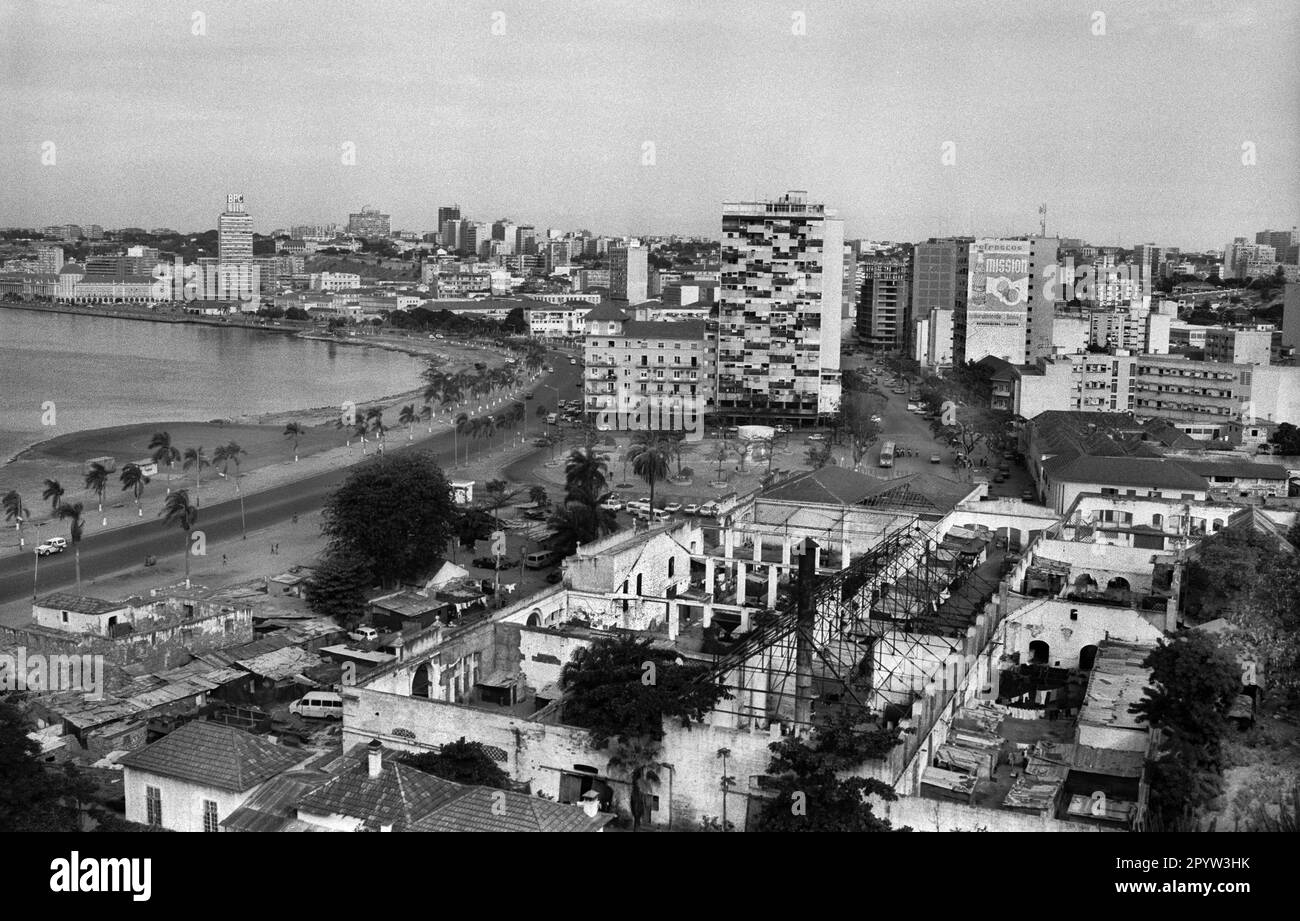 Angola, Luanda, 30/03/1992 Archive: 33-01-30 City photos Luanda Photo ...