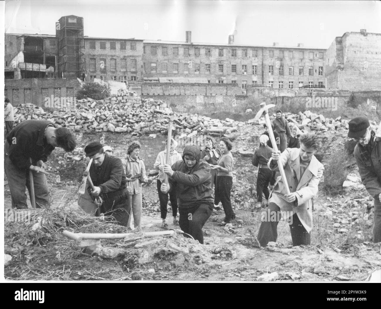 Construction work at the Potsdam College of Education for NAW ...